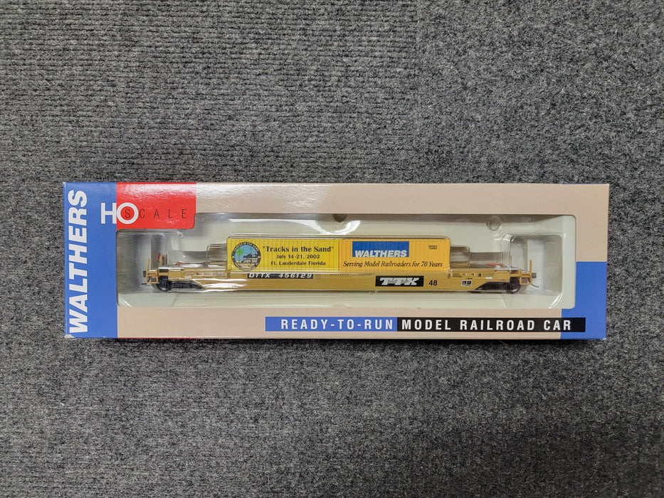 Walthers HO Scale Tracks in the Sand 48" Well Car with Containers DTTX — White Rose Hobbies