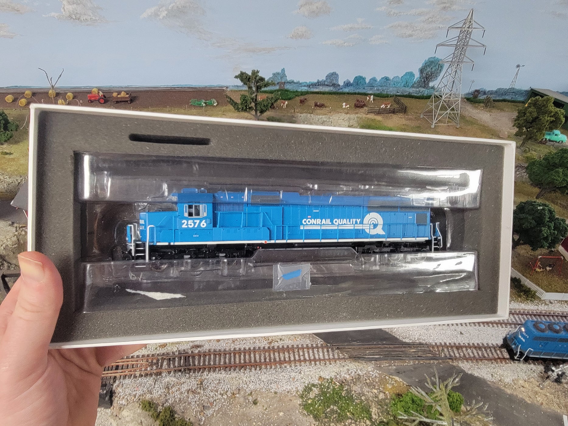 Athearn Genesis HO Scale EMD SD70 Conrail Quality CR (Custom #) 2576 w ...