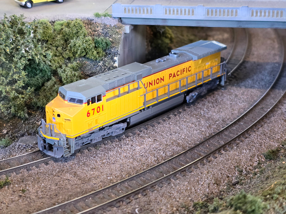 Kato 176-7006 N Scale GE AC4400CW Union Pacific UP 6701 - USED — White Rose Hobbies