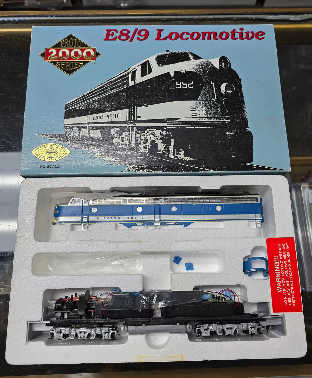 Proto 2000 433-8177 HO Scale EMD E8/9 Diesel Demonstrator - Pre-Owned — White Rose Hobbies