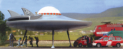 Busch 1010 HO Scale UFO Flying Saucer Kit with Working Lights and Alie ...