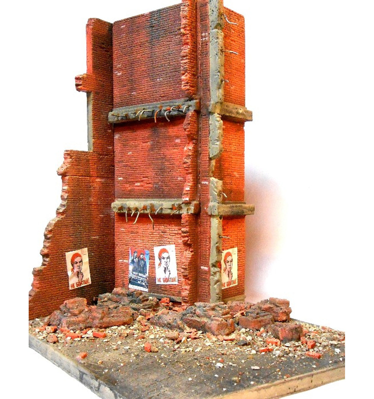 Dioramas Plus 22 1/35 Stalingrad Shakedown Ruined Walls, Rebar, Rubble ...