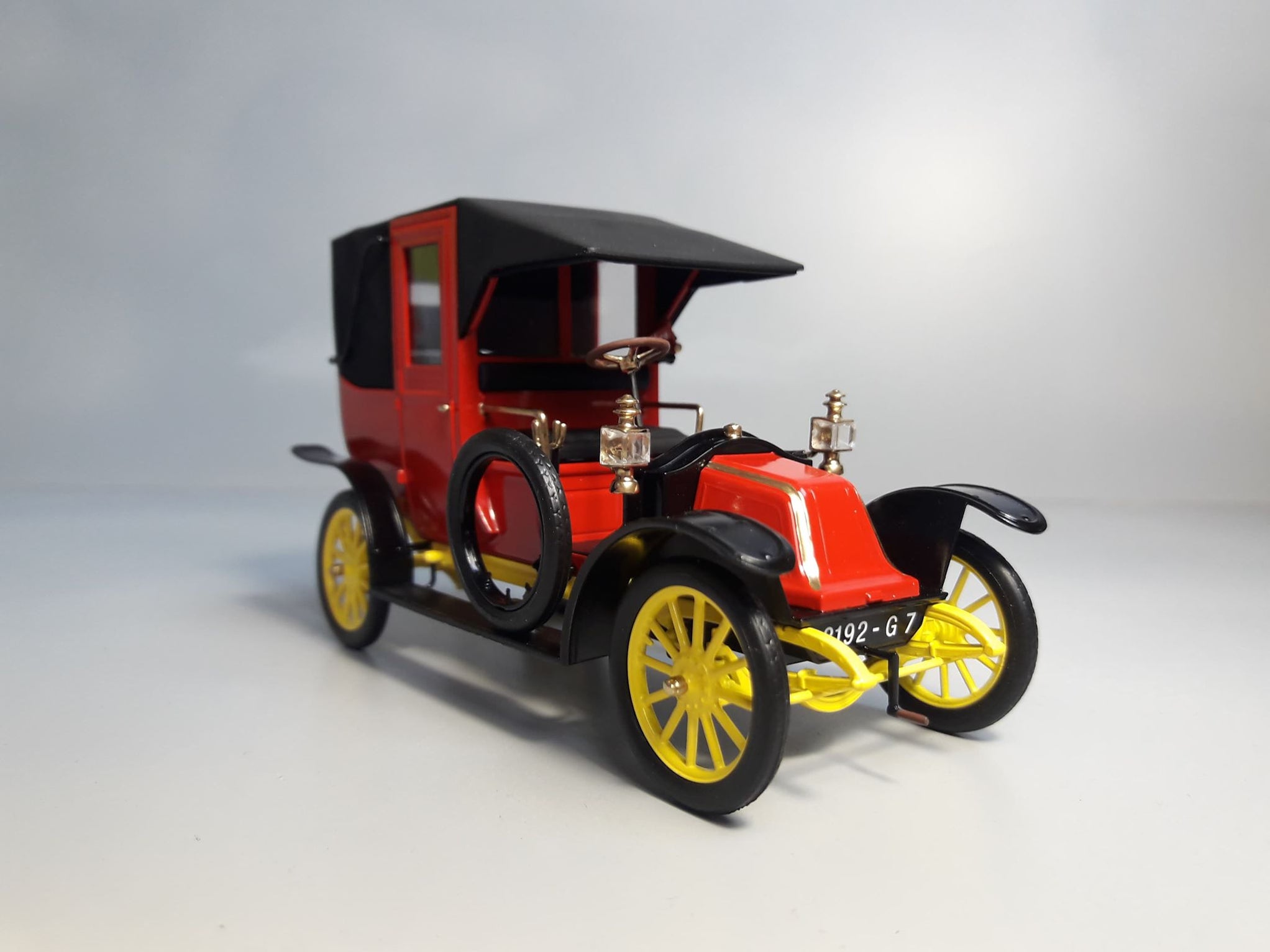 ICM Models 35659 1/35 Taxi de la Marne 1914 Renault AG French Car Mode ...