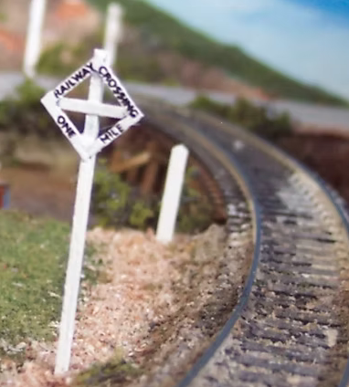 Osborn Model Kits 1054 HO Scale Railway Crossing Sign — White Rose Hobbies
