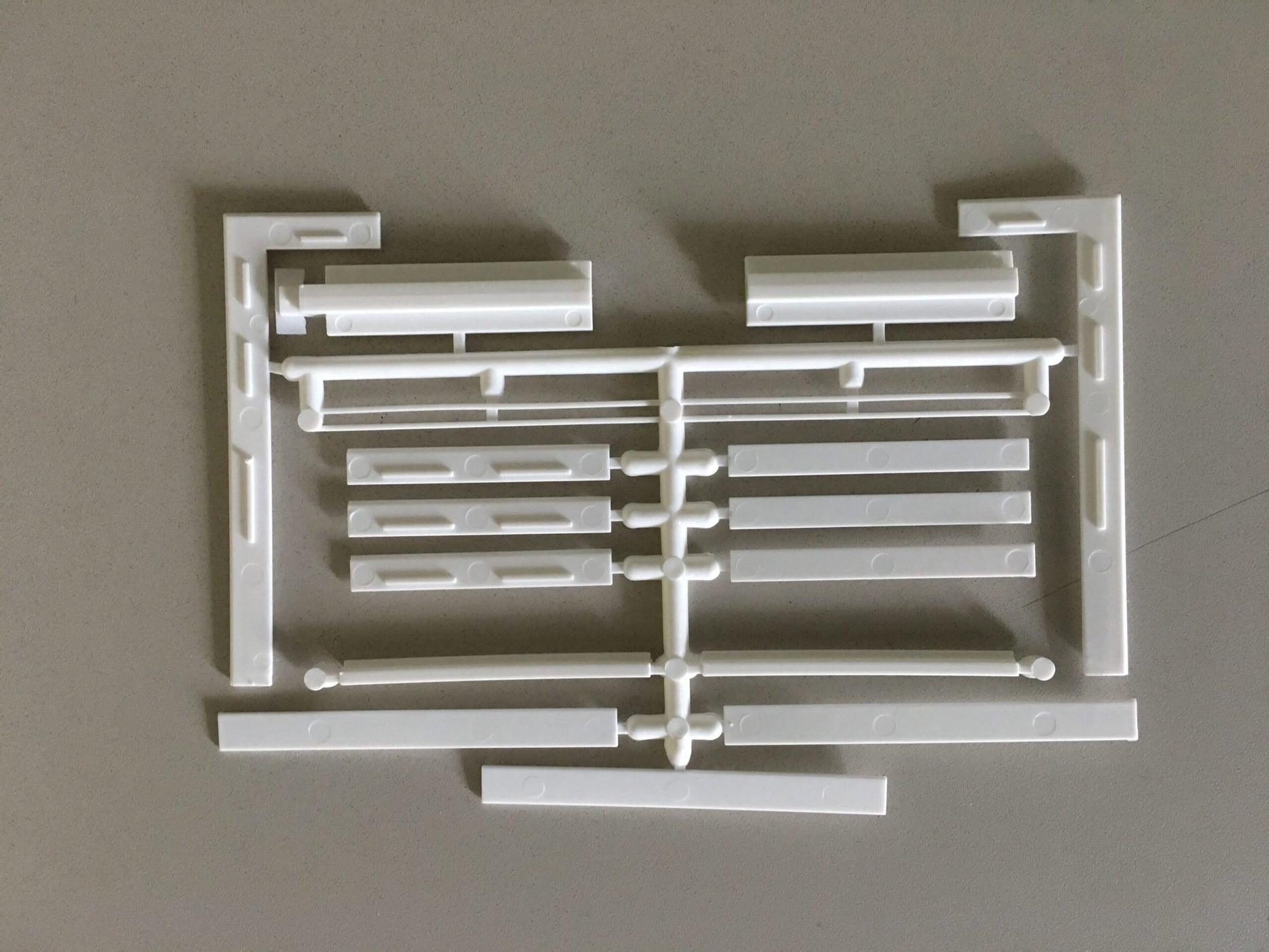 Pikestuff 541-8112 N Scale Roof Ridge Corner Trim Sprue — White Rose ...