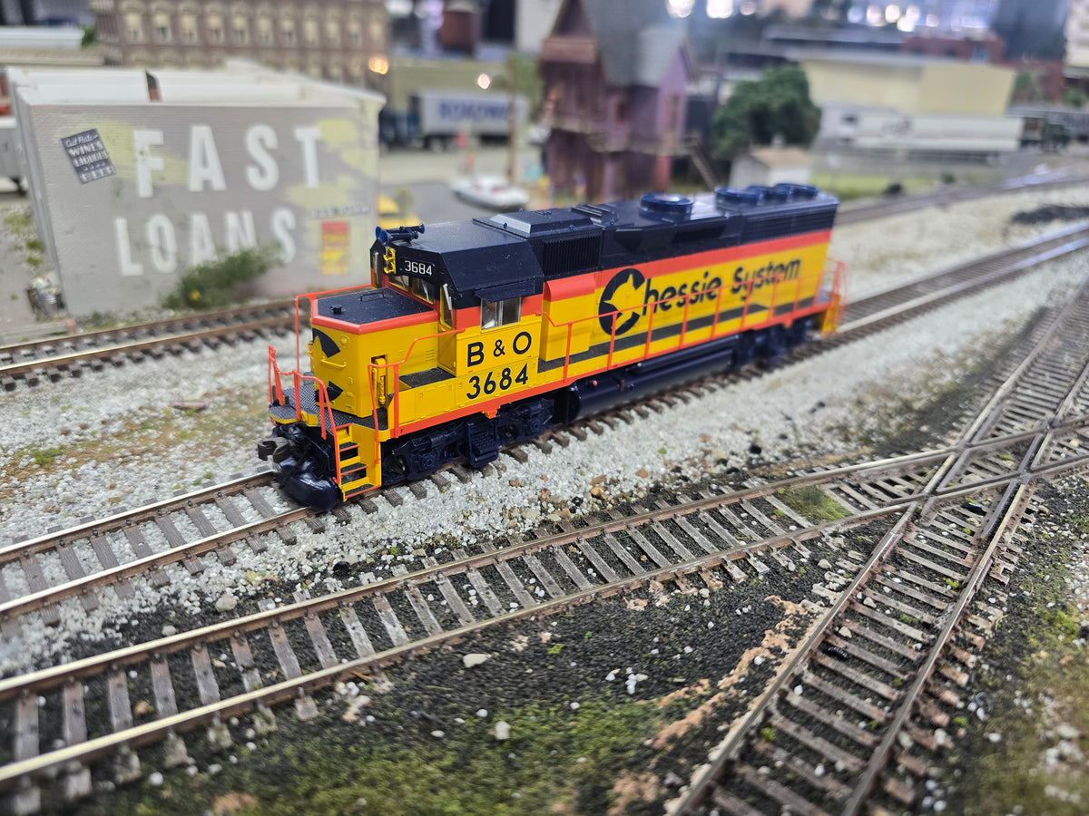 Atlas 8907 HO Scale EMD GP40 Chessie System B&O 6984 - USED — White ...