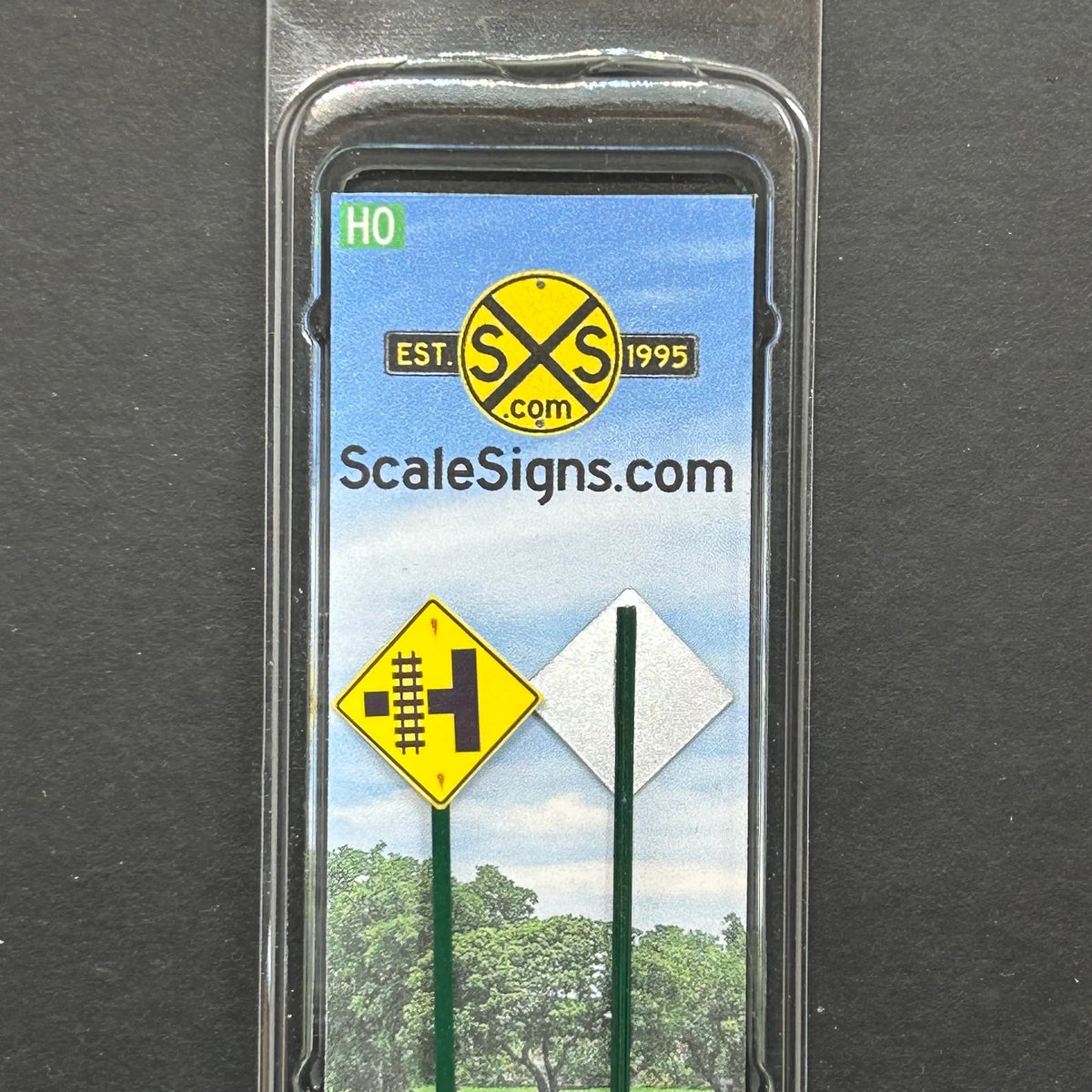 ScaleSigns HO-2013CR HO Scale Railroad Crossing Right Sign (2 Pack ...