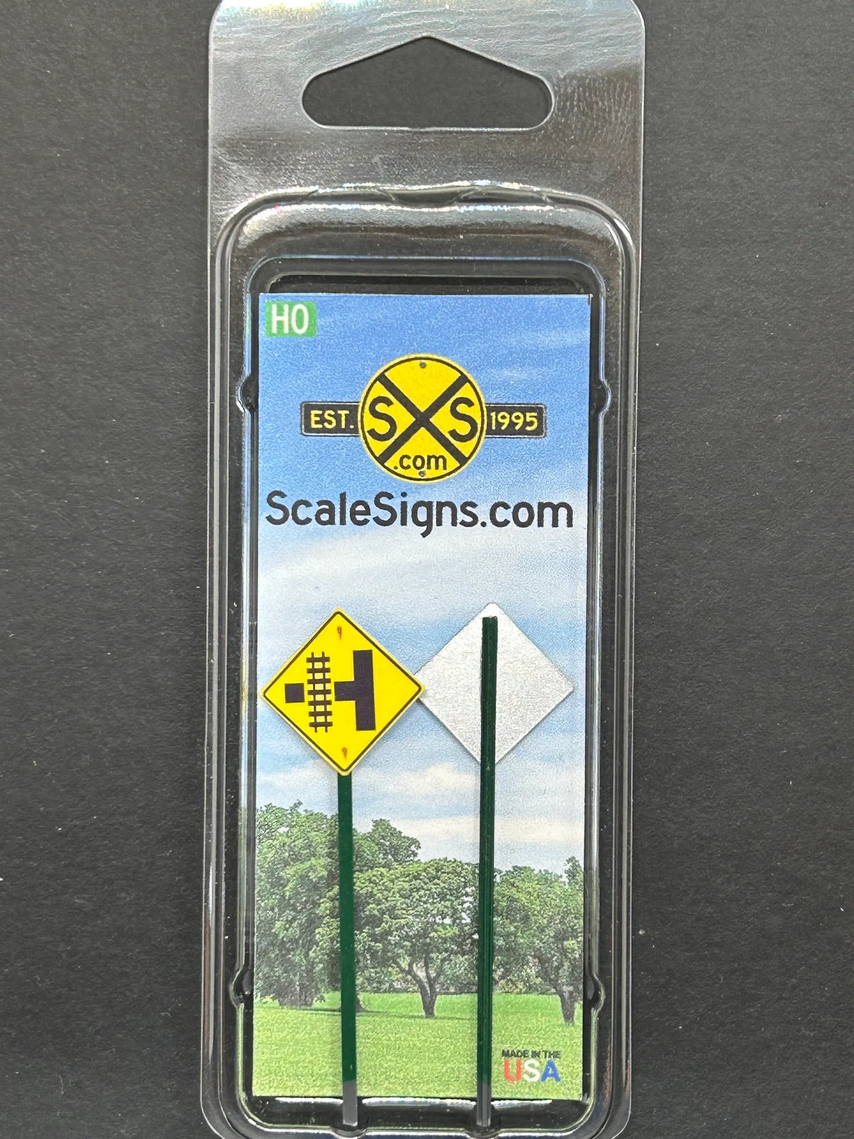 ScaleSigns HO-2013CR HO Scale Railroad Crossing Right Sign (2 Pack ...