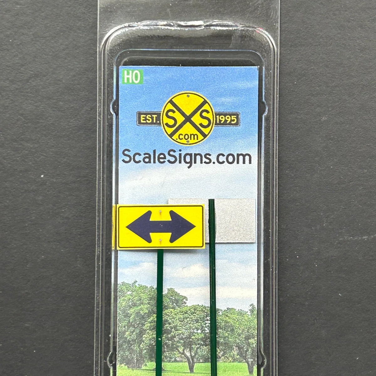 ScaleSigns HO-3026C HO Scale Two Arrow Direction Sign v1 (1 Pole - 2 P ...