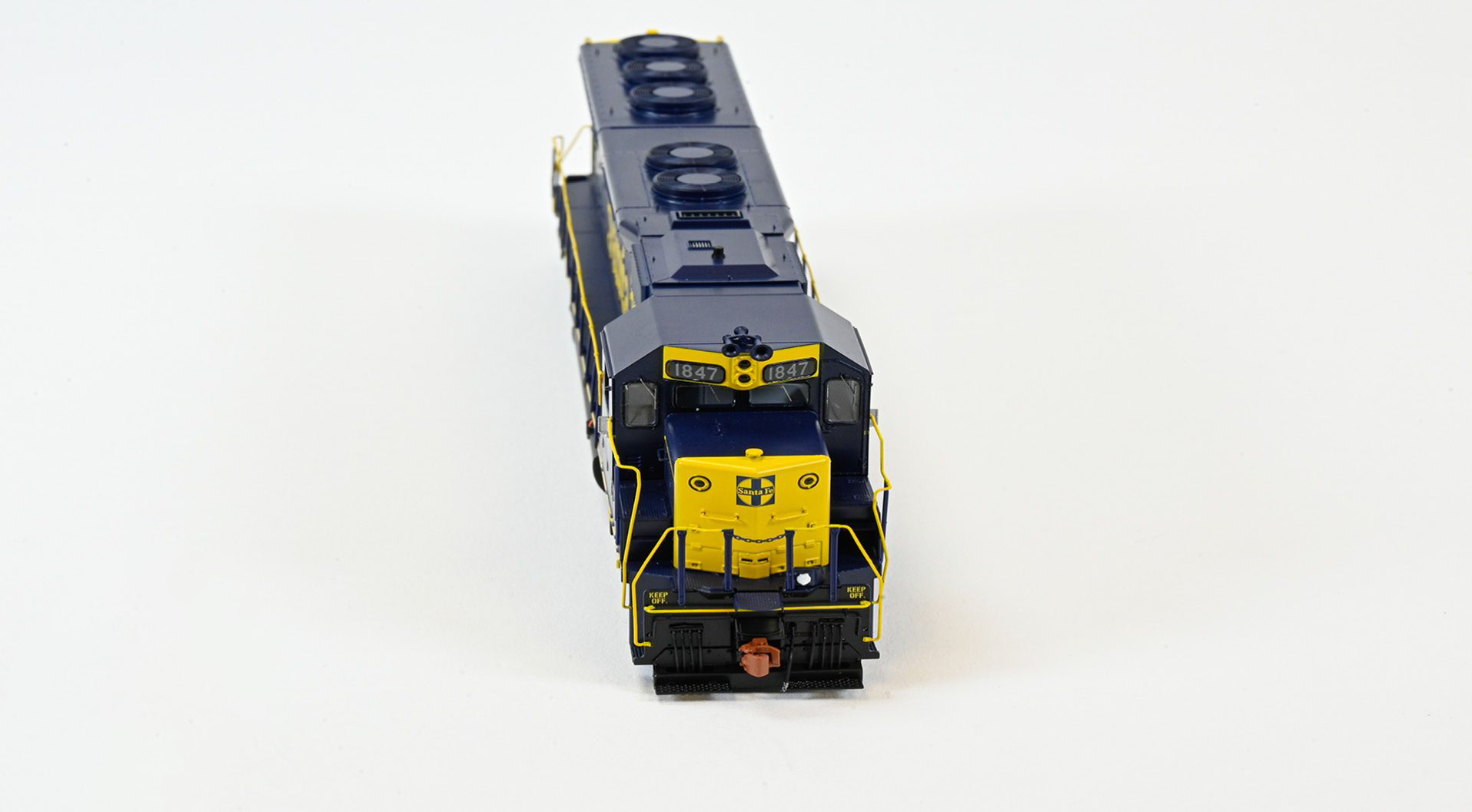 ScaleTrains Rivet 39708 HO Scale EMD SD45 Phase Ib1 Santa Fe Pinstripe — White Rose Hobbies