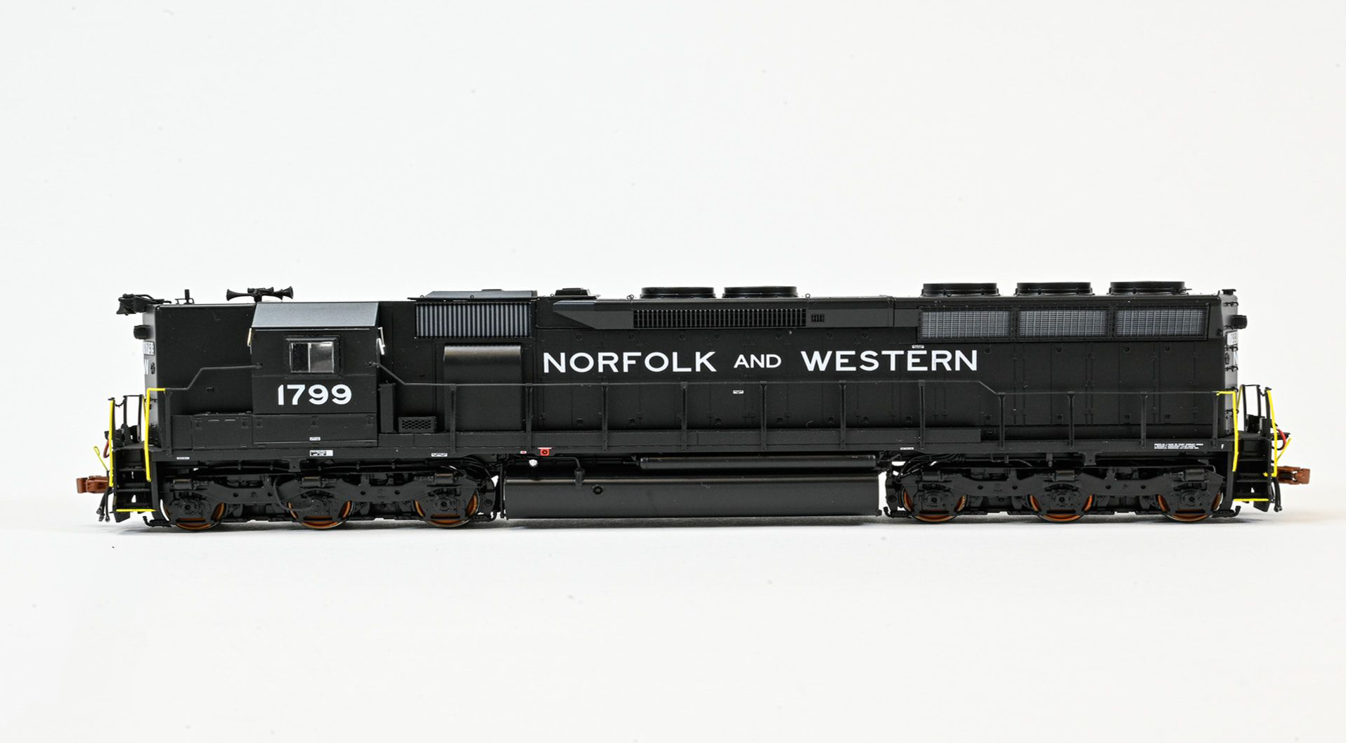 ScaleTrains Rivet 39737 HO Scale EMD SD45 Phase IIb2 High Hood Norfolk — White Rose Hobbies
