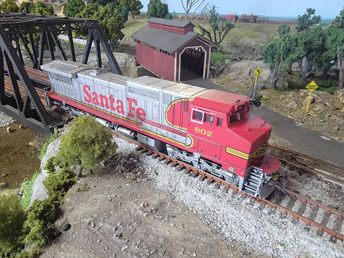 Bachmann Spectrum 86005 HO Scale GE Dash 8-40C Diesel Santa Fe ATSF 80 — White Rose Hobbies