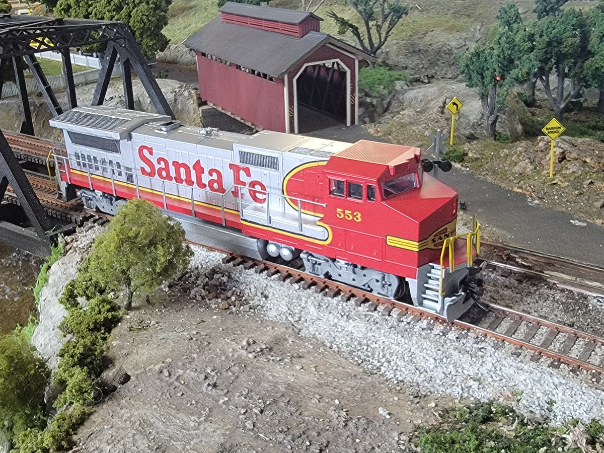 Walthers Trainline 931-168 HO Scale GE Dash 8-40B Diesel Santa Fe ATSF — White Rose Hobbies
