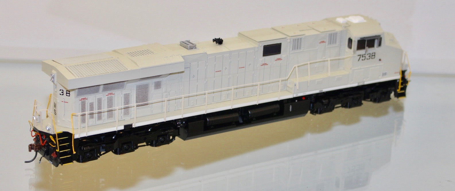 Athearn Genesis G83020 HO Scale GE ES40DC Diesel NS 7556 — White Rose Hobbies