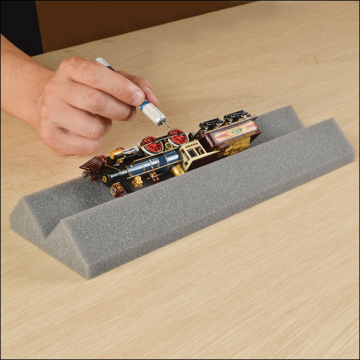 Micro-Mark 86612 HO/O Scale Soft-Touch Foam Cradle for Locomotives and ...