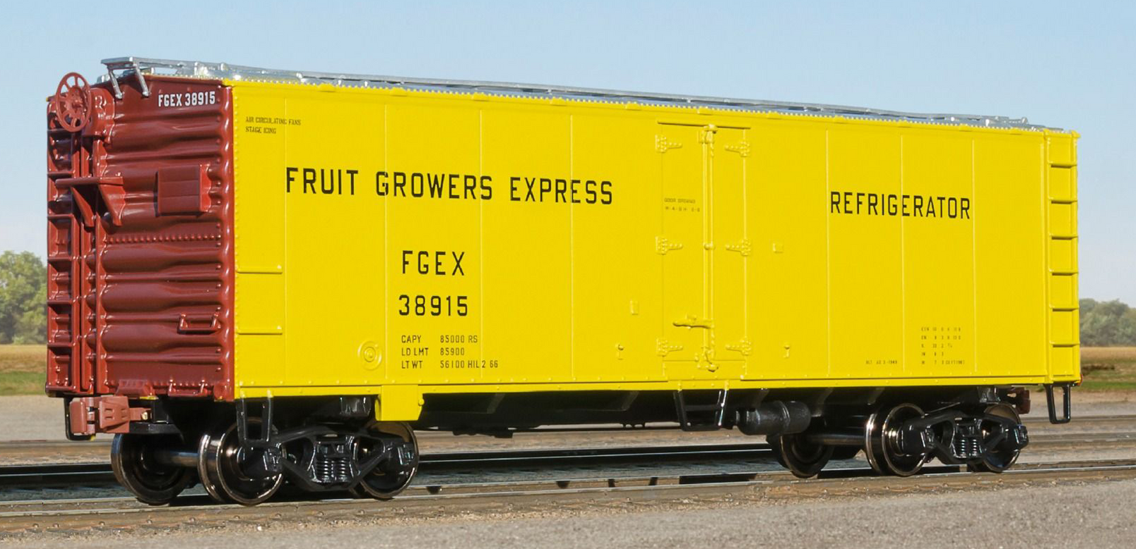 ScaleTrains Kit Classics 1252 40' Steel Reefer Fruit Growers Express F ...