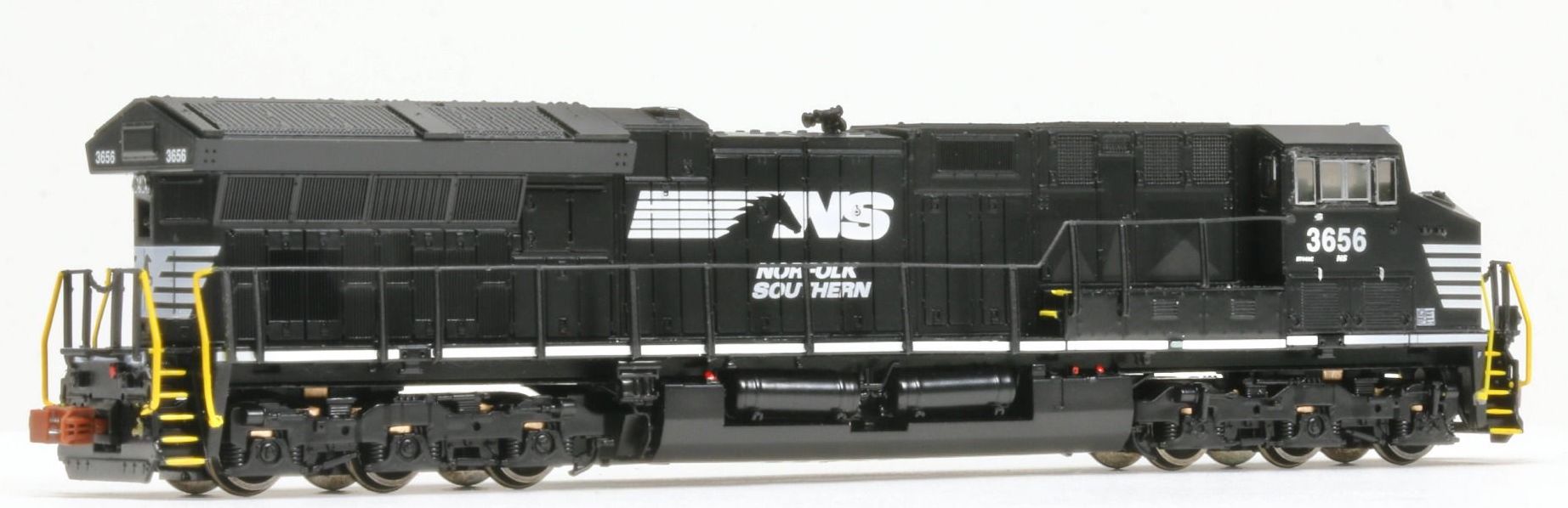 ScaleTrains Operator 10989 N Scale GE ET44AC Tier 4 Diesel "Horsehead" — White Rose Hobbies